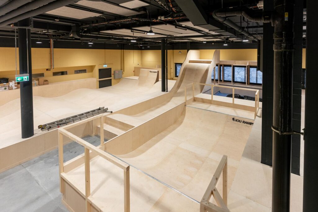 Bau der neuen KIDS Freestyle Academy - Weisse Arena Gruppe